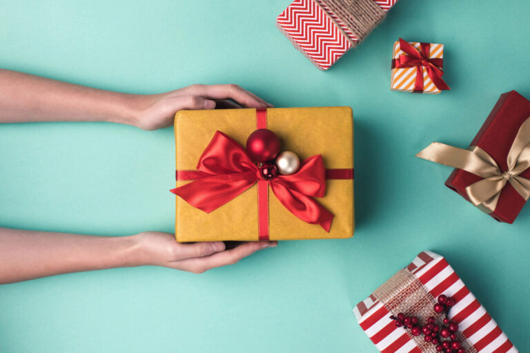 Ultimate Non-Toxic, Organic & Natural Holiday Gift Guide 2025 - MAMAVATION